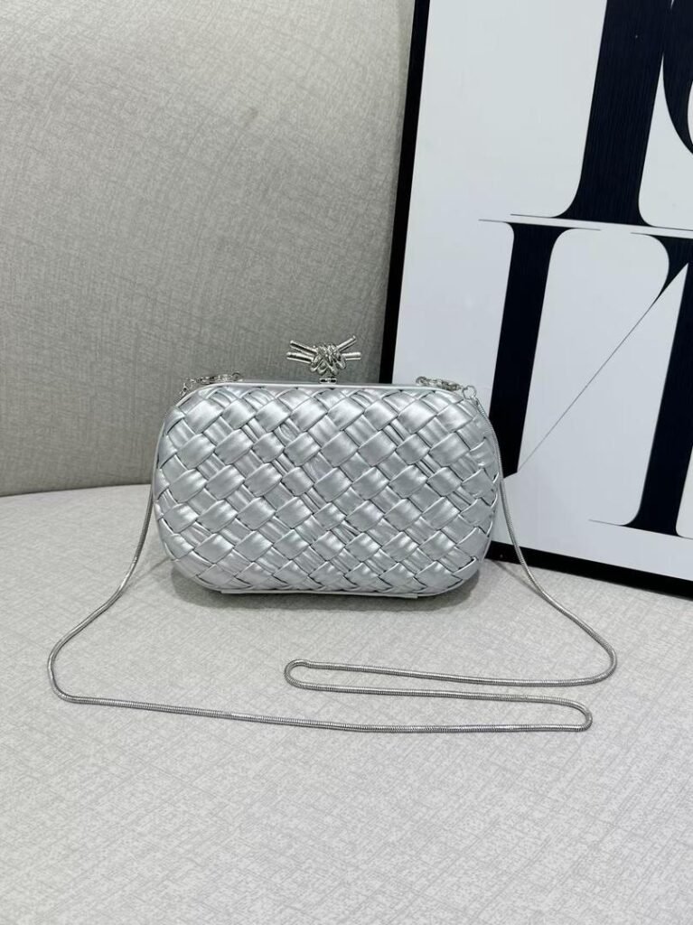 BV knot clutch silver – shapicks.com